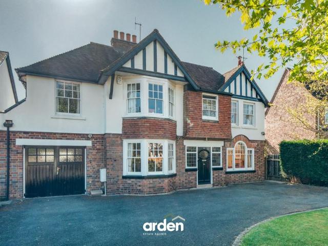 5 bedroom detached house for sale