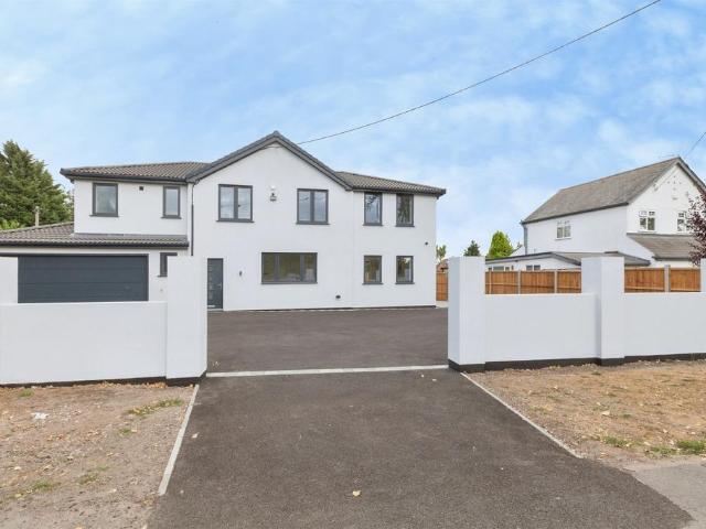 5 bedroom detached house for sale
