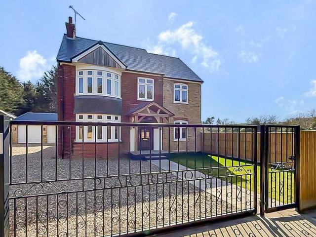 5 bedroom detached house for sale