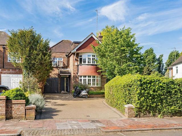5 bedroom detached house for sale