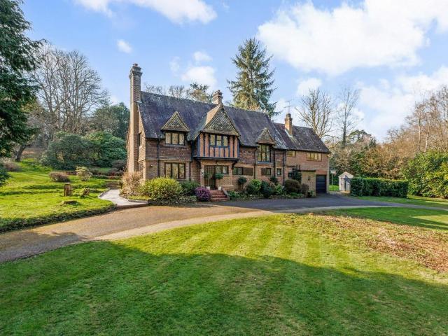 5 bedroom detached house for sale