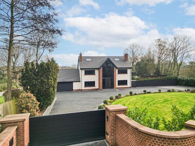 5 bedroom detached house for sale
