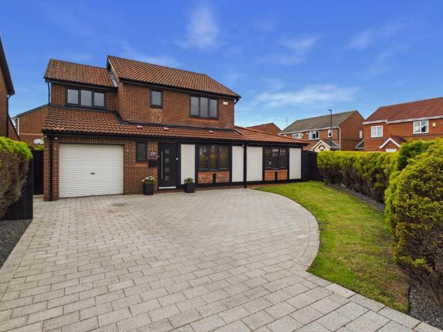 5 bedroom detached house for sale