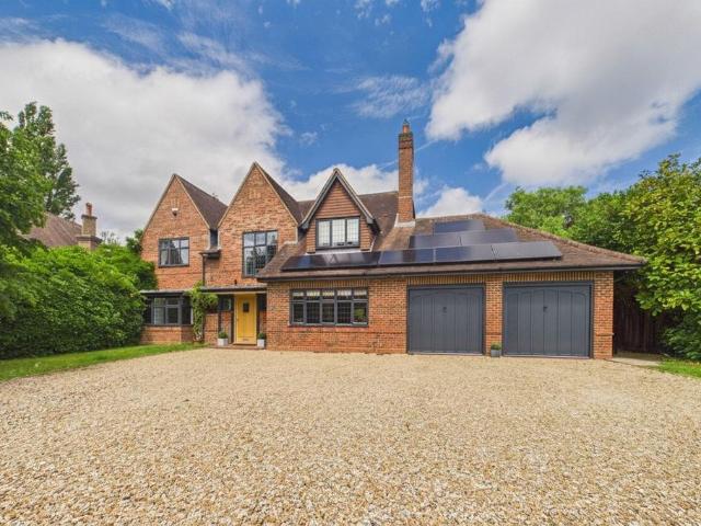 5 bedroom detached house for sale