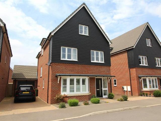 5 bedroom detached house for sale