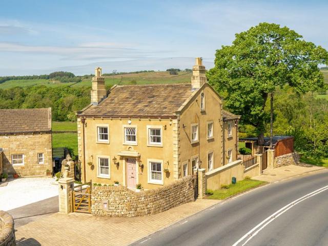5 bedroom detached house for sale