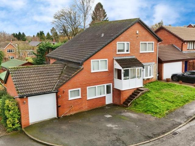 5 bedroom detached house for sale