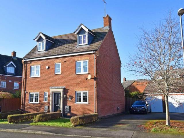 5 bedroom detached house for sale