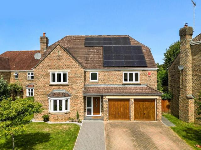 5 bedroom detached house for sale