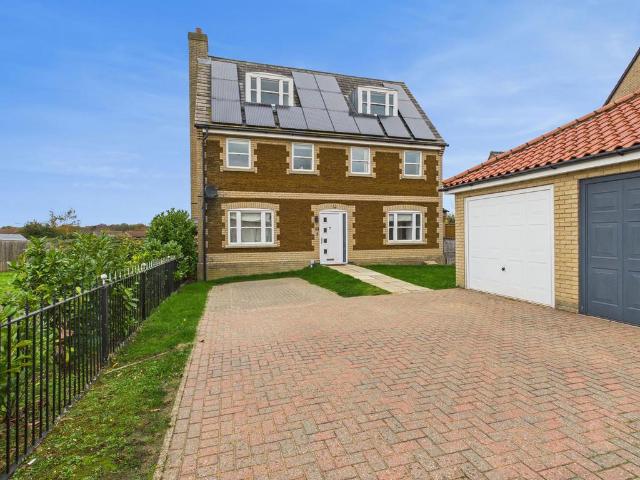5 bedroom detached house for sale