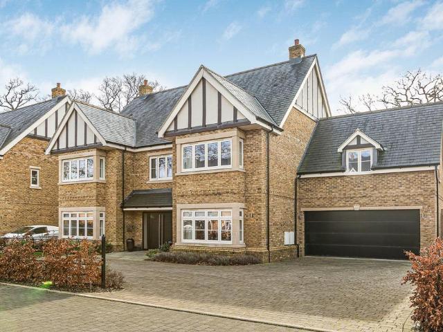 5 bedroom detached house for sale