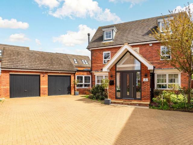 5 bedroom detached house for sale