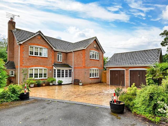 5 bedroom detached house for sale