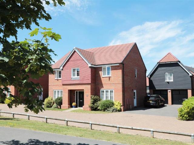 5 bedroom detached house for sale