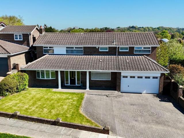 5 bedroom detached house for sale