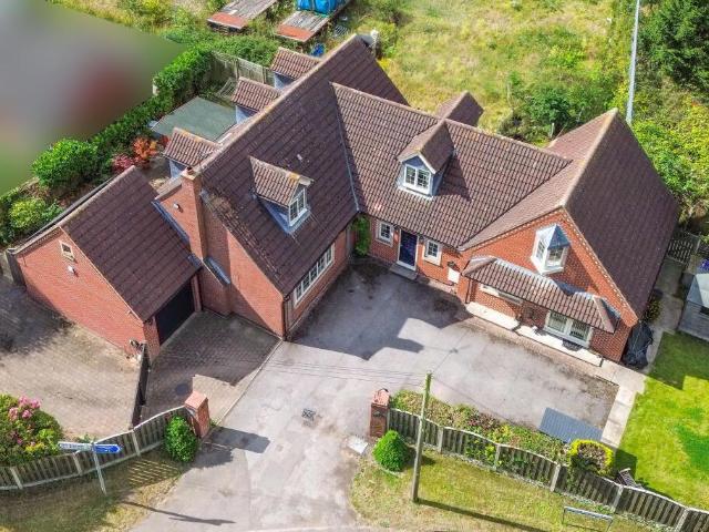 5 bedroom detached house for sale