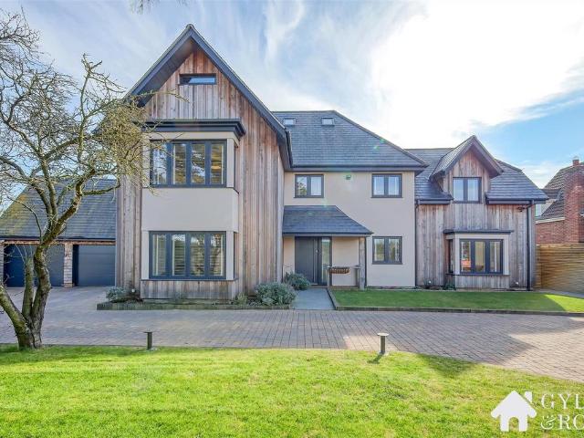 5 bedroom detached house for sale