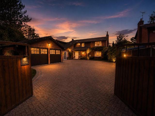 5 bedroom detached house for sale