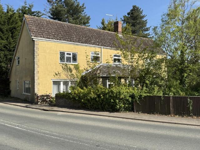 5 bedroom detached house for sale