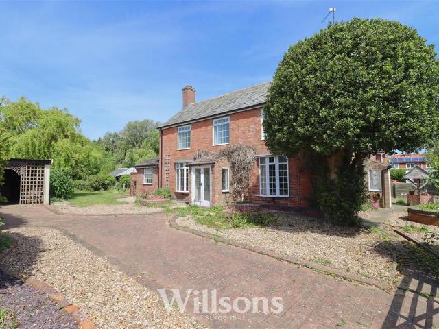 5 bedroom detached house for sale