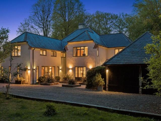 5 bedroom detached house for sale