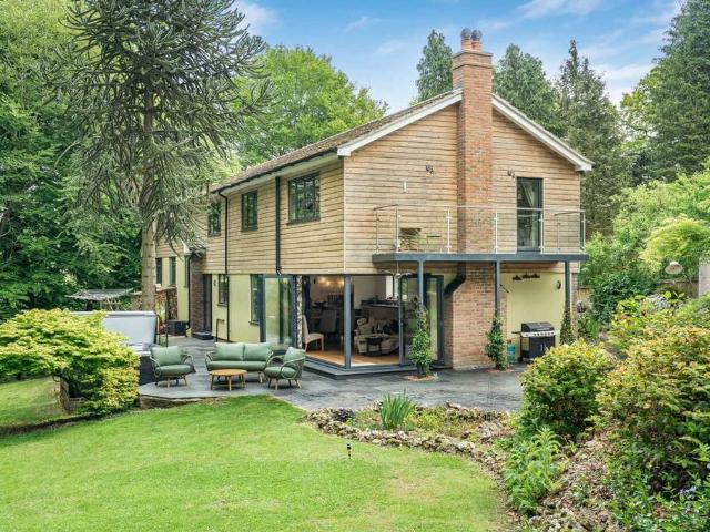 5 bedroom detached house for sale