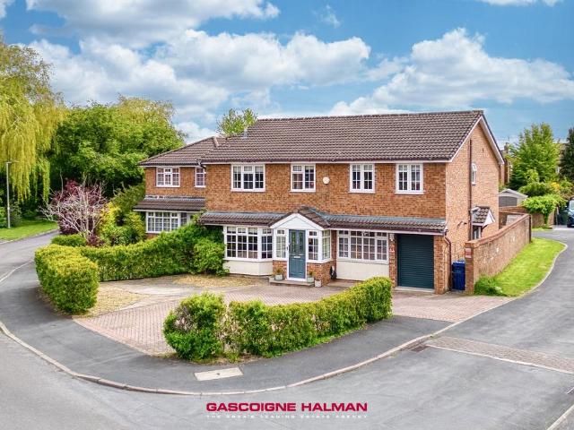 5 bedroom detached house for sale