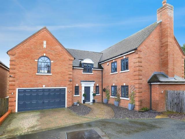 5 bedroom detached house for sale