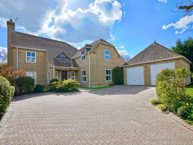 5 bedroom detached house for sale
