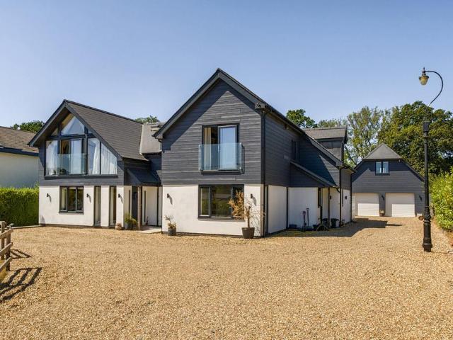 5 bedroom detached house for sale