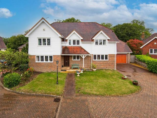 5 bedroom detached house for sale