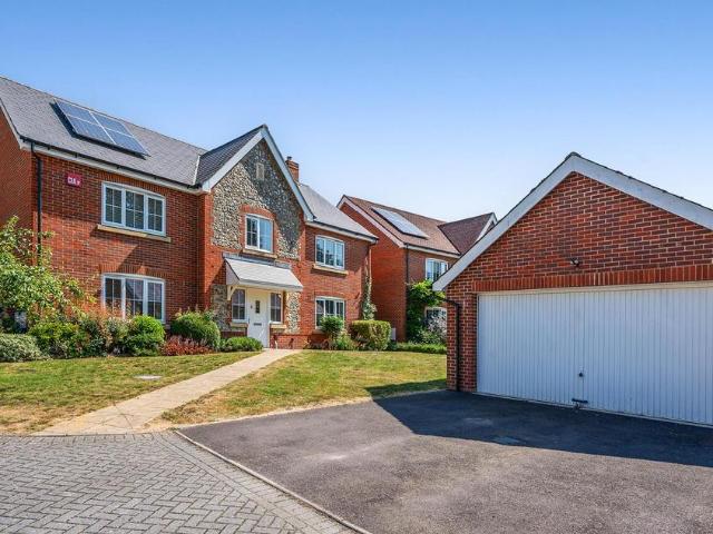 5 bedroom detached house for sale