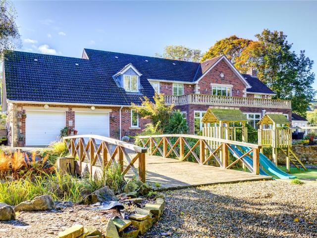 5 bedroom detached house for sale