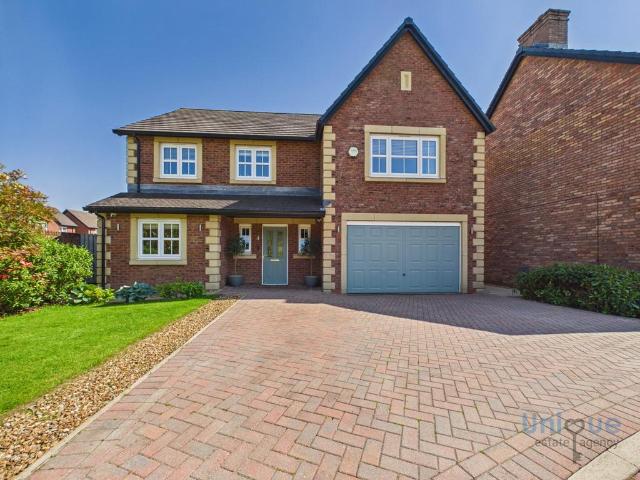 5 bedroom detached house for sale