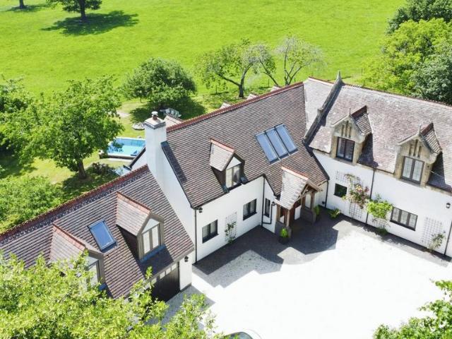 5 bedroom detached house for sale