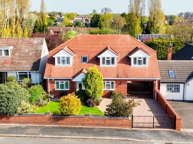 5 bedroom detached house for sale