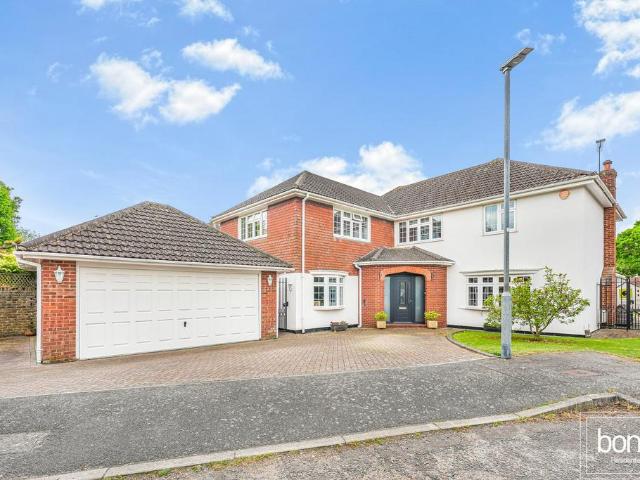 5 bedroom detached house for sale