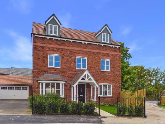 5 bedroom detached house for sale