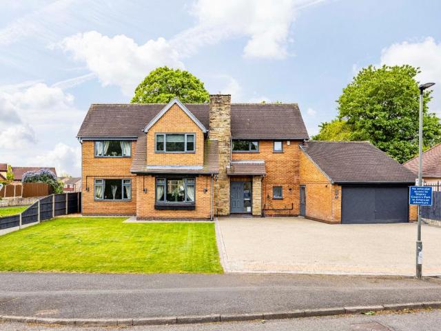 5 bedroom detached house for sale