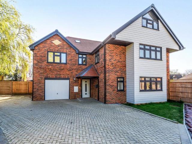 5 bedroom detached house for sale