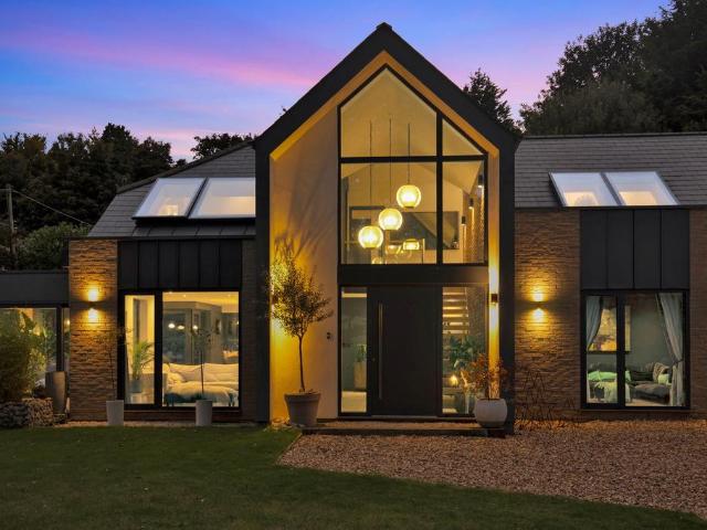 5 bedroom detached house for sale