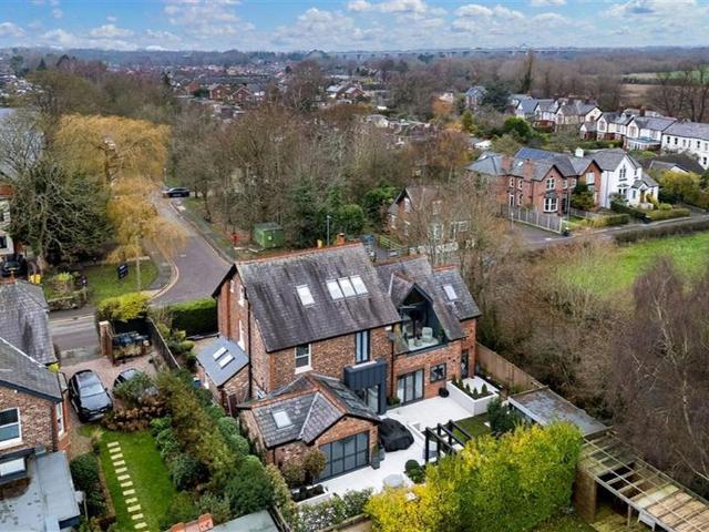 5 bedroom detached house for sale
