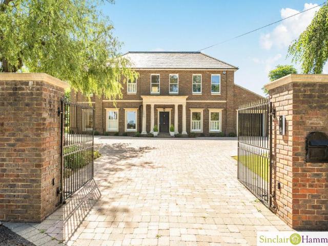 5 bedroom detached house for sale