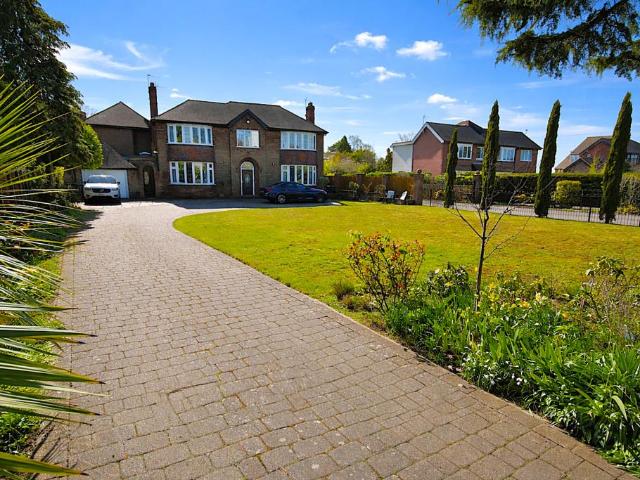 5 bedroom detached house for sale