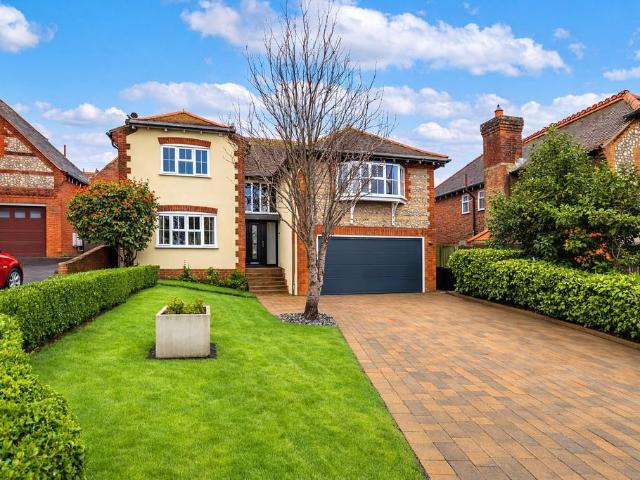 5 bedroom detached house for sale