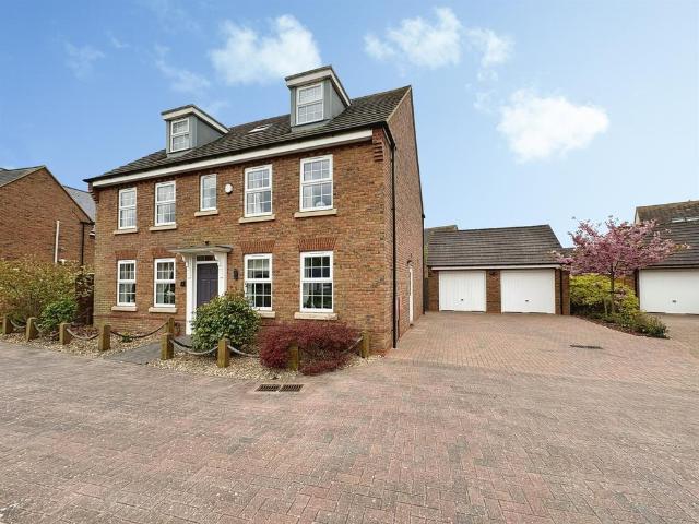 5 bedroom detached house for sale