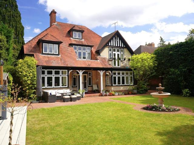 5 bedroom detached house for sale