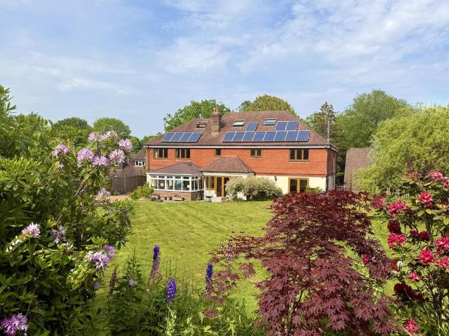 5 bedroom detached house for sale