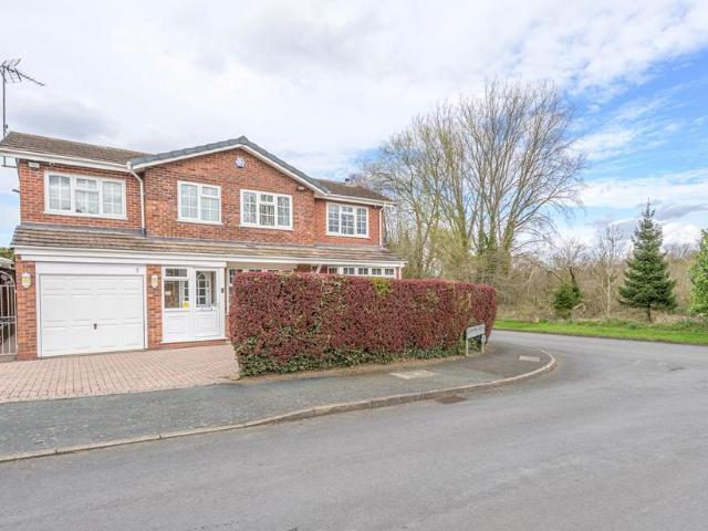 5 bedroom detached house for sale