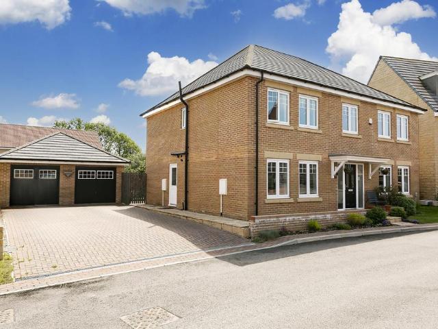 5 bedroom detached house for sale